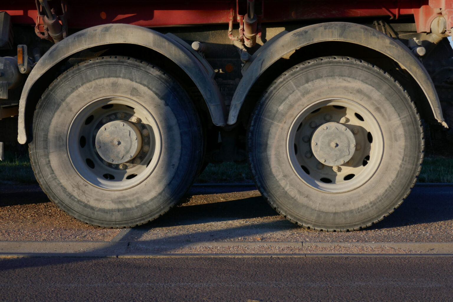 How to Calculate Axle Weight: Formula, Limits & Load Distribution Guide