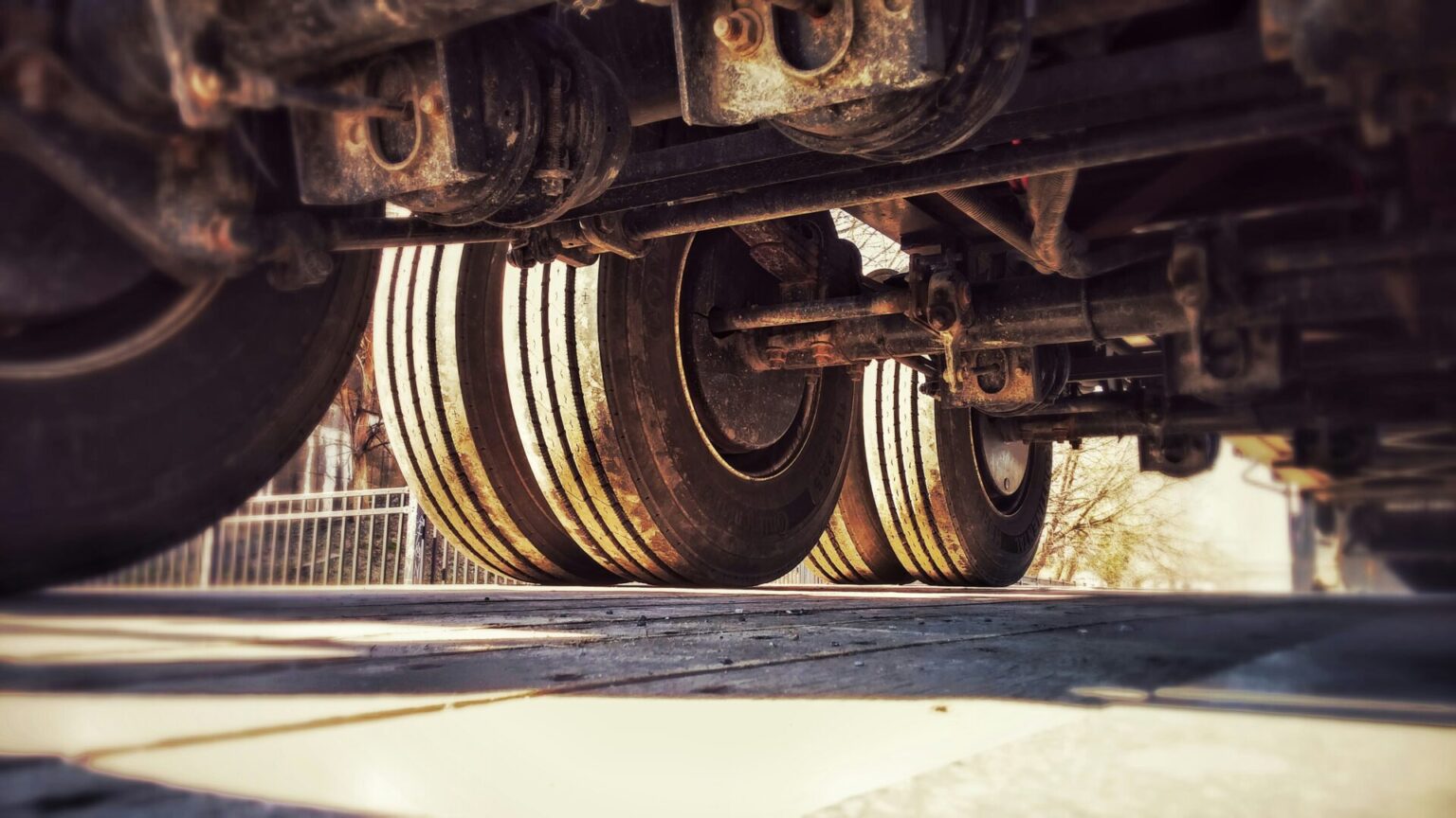 How to Calculate Axle Weight: Formula, Limits & Load Distribution Guide
